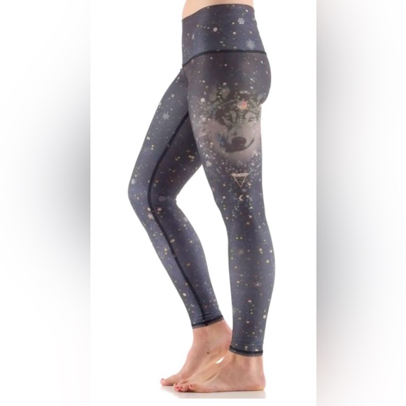 teeki | Pants & Jumpsuits | Teeki Snow Wolf Hot Pant Yoga Leggings Run ...